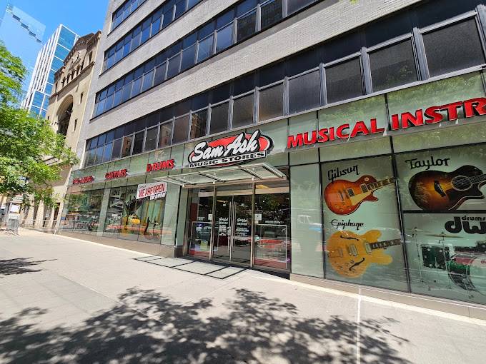 Shopping and Dining in the 34th Street District